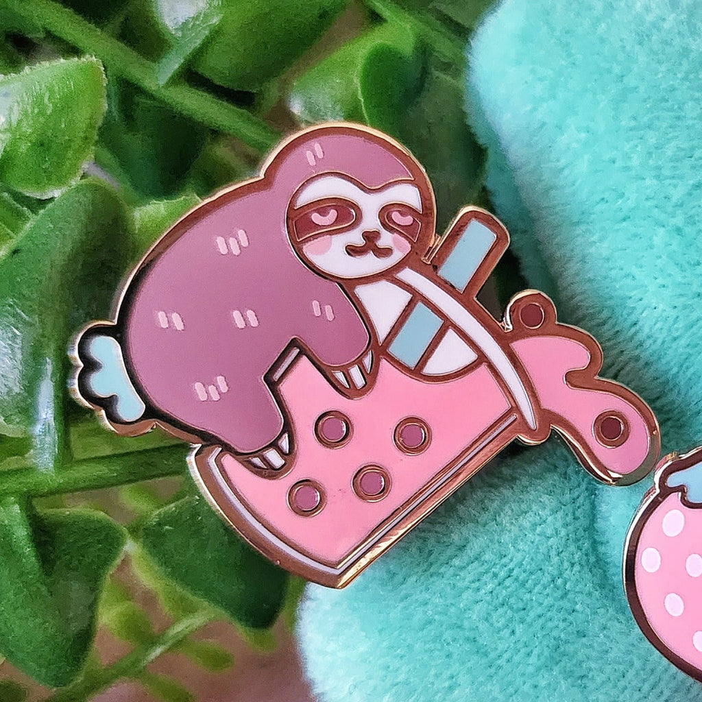 SLOTH BOBA PIN – appleminte